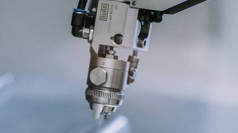 Compact painting robot for industry - Dürr Universal