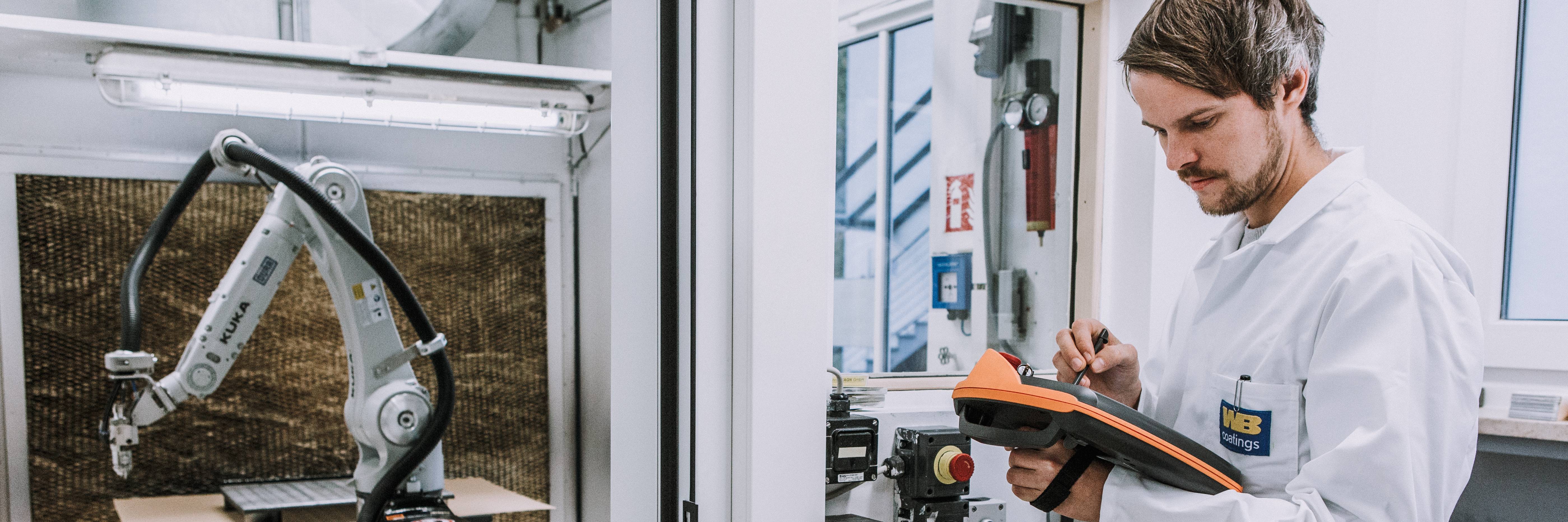 Compact painting robot for industry - Dürr Universal